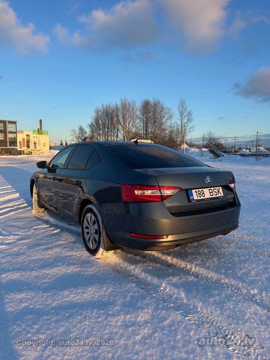 Pelēks Skoda SuperB 2016 Tallina, ar dzinēja tilpumu 2.00 L un nobraukumu 157 tūkst. km par 14900 €, foto 5 vietnē AUTOMOTO.COM.LV