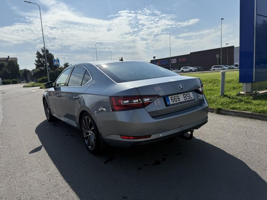 Grey Skoda SuperB 2017 in Narva, with an engine capacity of 2.00 L and mileage of 271 thousand km for 12999 €, photo 13 on AUTOMOTO.COM.LV
