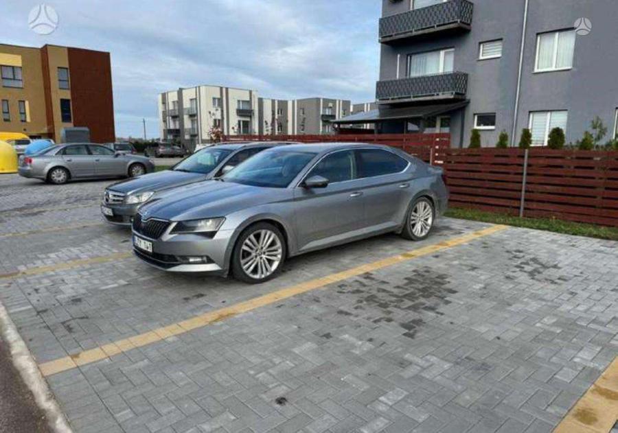 Grey Skoda SuperB 2018 in Vilnius, with an engine capacity of 2.00 L and mileage of 283 thousand km for 11900 €, photo 7 on AUTOMOTO.COM.LV