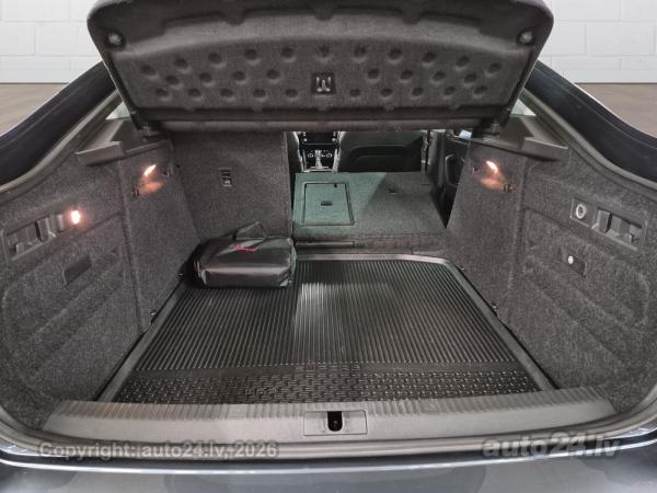 Grey Skoda SuperB 2018 in Tallinn, with an engine capacity of 1.80 L and mileage of 142 thousand km for 15990 €, photo 11 on AUTOMOTO.COM.LV