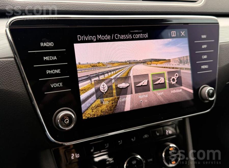 Grey Skoda SuperB 2021 in Riga, with an engine capacity of 1.40 L and mileage of 121 thousand km for 20490 €, photo 17 on AUTOMOTO.COM.LV