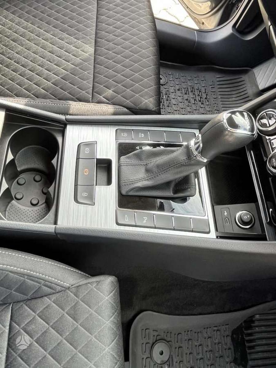 Pelēks Skoda SuperB 2022 Panevēža, ar dzinēja tilpumu 1.97 L un nobraukumu 148 tūkst. km par 21000 €, foto 11 vietnē AUTOMOTO.COM.LV