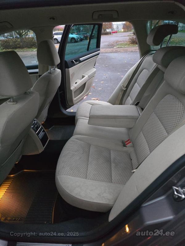 Pelēks Skoda SuperB 2010 Tallina, ar dzinēja tilpumu 2.00 L un nobraukumu 226 tūkst. km par 4900 €, foto 11 vietnē AUTOMOTO.COM.LV
