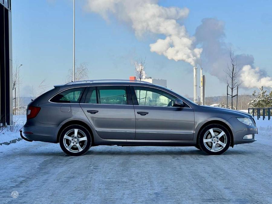 Grey Skoda SuperB 2010 in Vilnius, with an engine capacity of 1.97 L and mileage of 390 thousand km for 4790 €, photo 11 on AUTOMOTO.COM.LV