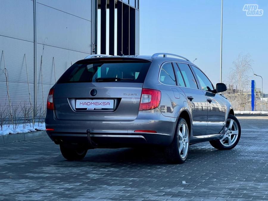 Grey Skoda SuperB 2010 in Vilnius, with an engine capacity of 2.00 L and mileage of 390 thousand km for 4490 €, photo 4 on AUTOMOTO.COM.LV