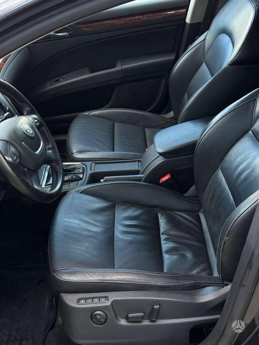 Grey Skoda SuperB 2010 in Klaipeda, with an engine capacity of 1.97 L and mileage of 292 thousand km for 3900 €, photo 20 on AUTOMOTO.COM.LV
