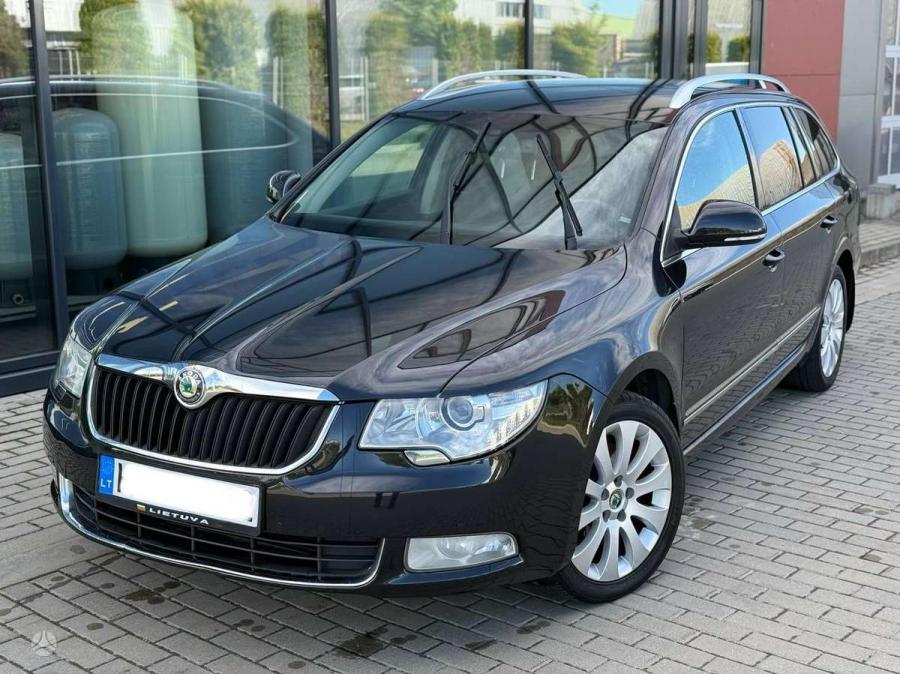 Grey Skoda SuperB 2010 in Klaipeda, with an engine capacity of 1.97 L and mileage of 292 thousand km for 3900 €, photo 1 on AUTOMOTO.COM.LV