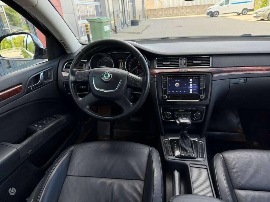 Grey Skoda SuperB 2010 in Klaipeda, with an engine capacity of 1.97 L and mileage of 292 thousand km for 3900 €, photo 9 on AUTOMOTO.COM.LV