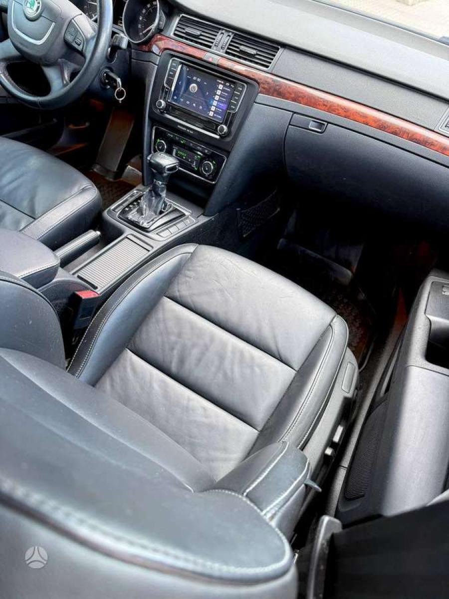 Grey Skoda SuperB 2010 in Klaipeda, with an engine capacity of 1.97 L and mileage of 292 thousand km for 3900 €, photo 19 on AUTOMOTO.COM.LV