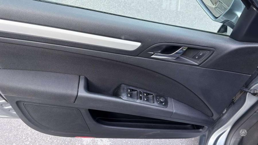 Pelēks Skoda SuperB 2010 Kauņa, ar dzinēja tilpumu 1.97 L un nobraukumu 376 tūkst. km par 2699 €, foto 10 vietnē AUTOMOTO.COM.LV