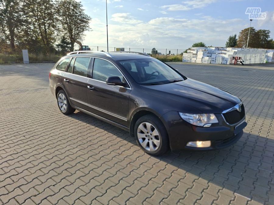 Pelēks Skoda SuperB 2010 Kauņa, ar dzinēja tilpumu 2.00 L un nobraukumu 280 tūkst. km par 4250 €, foto 1 vietnē AUTOMOTO.COM.LV