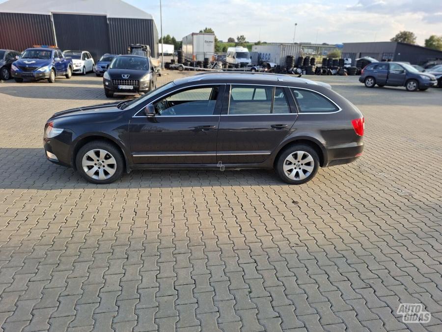Pelēks Skoda SuperB 2010 Kauņa, ar dzinēja tilpumu 2.00 L un nobraukumu 280 tūkst. km par 4250 €, foto 9 vietnē AUTOMOTO.COM.LV