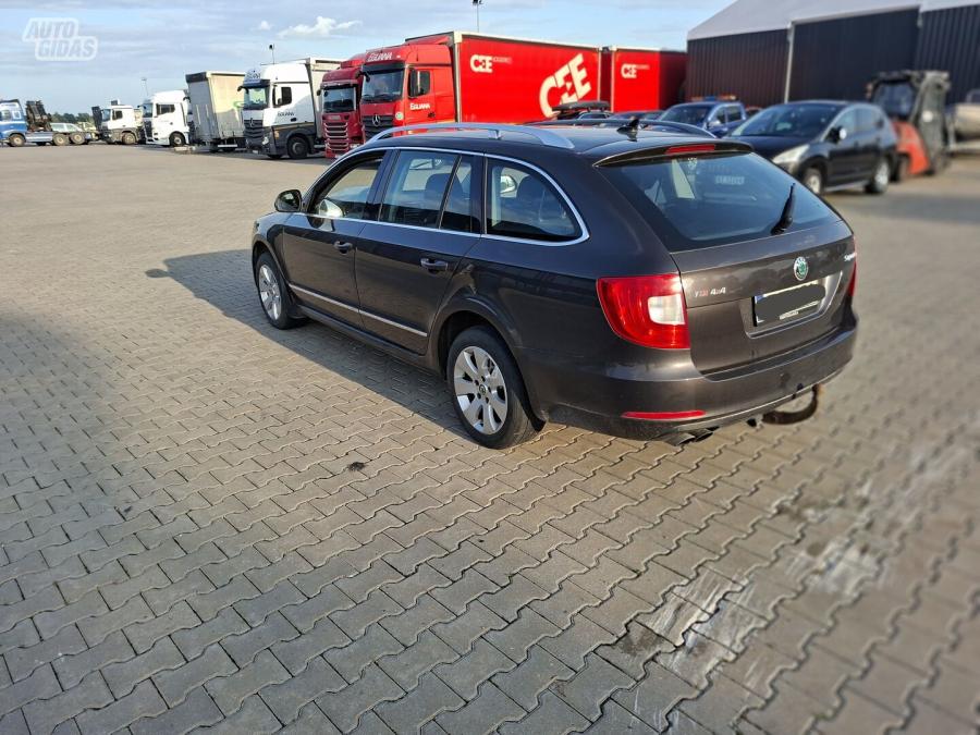 Pelēks Skoda SuperB 2010 Kauņa, ar dzinēja tilpumu 2.00 L un nobraukumu 280 tūkst. km par 4250 €, foto 10 vietnē AUTOMOTO.COM.LV