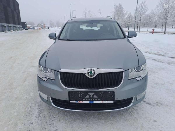 Grey Skoda SuperB 2011 in Siauliai, with an engine capacity of 2.00 L and mileage of 293 thousand km for 6300 €, photo 2 on AUTOMOTO.COM.LV