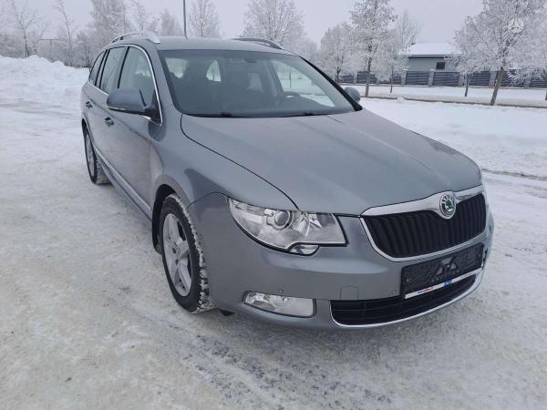 Grey Skoda SuperB 2011 in Siauliai, with an engine capacity of 2.00 L and mileage of 293 thousand km for 6300 €, photo 3 on AUTOMOTO.COM.LV