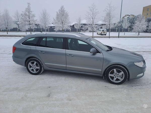 Grey Skoda SuperB 2011 in Siauliai, with an engine capacity of 2.00 L and mileage of 293 thousand km for 6300 €, photo 5 on AUTOMOTO.COM.LV