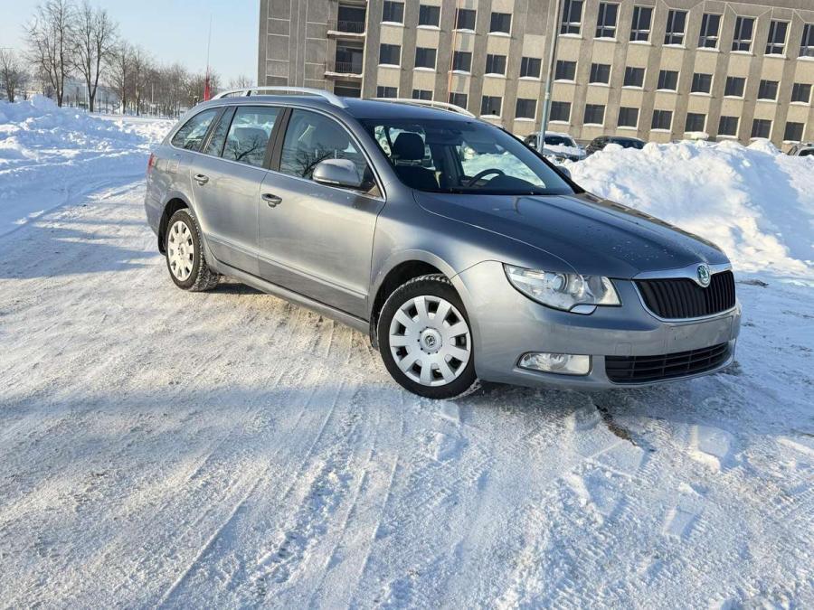 Pelēks Skoda SuperB 2011 Plungė, ar dzinēja tilpumu 2.00 L un nobraukumu 269 tūkst. km par 5100 €, foto 1 vietnē AUTOMOTO.COM.LV