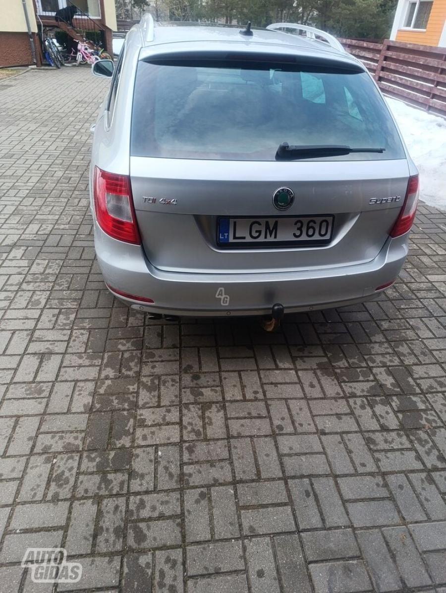 Grey Skoda SuperB 2011 in Siauliai, with an engine capacity of 2.00 L and mileage of 307 thousand km for 4850 €, photo 8 on AUTOMOTO.COM.LV
