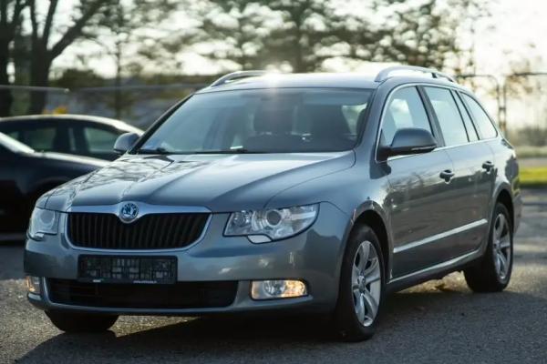 Pelēks Skoda SuperB 2011 Liepāja, ar dzinēja tilpumu 2.00 L un nobraukumu 232 tūkst. km par 7950 €, foto 1 vietnē AUTOMOTO.COM.LV
