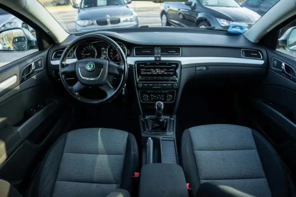 Grey Skoda SuperB 2011 in Liepaja, with an engine capacity of 2.00 L and mileage of 232 thousand km for 7950 €, photo 9 on AUTOMOTO.COM.LV