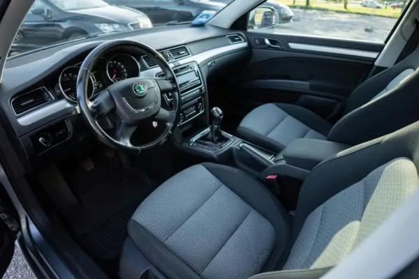 Grey Skoda SuperB 2011 in Liepaja, with an engine capacity of 2.00 L and mileage of 232 thousand km for 7950 €, photo 10 on AUTOMOTO.COM.LV