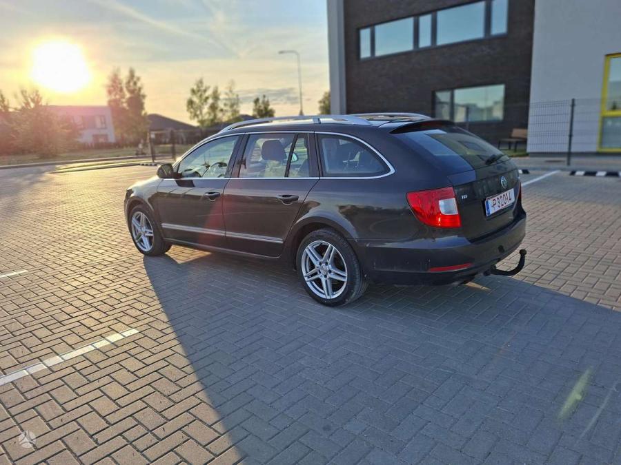 Pelēks Skoda SuperB 2011 Kauņa, ar dzinēja tilpumu 1.97 L un nobraukumu 320 tūkst. km par 4500 €, foto 8 vietnē AUTOMOTO.COM.LV