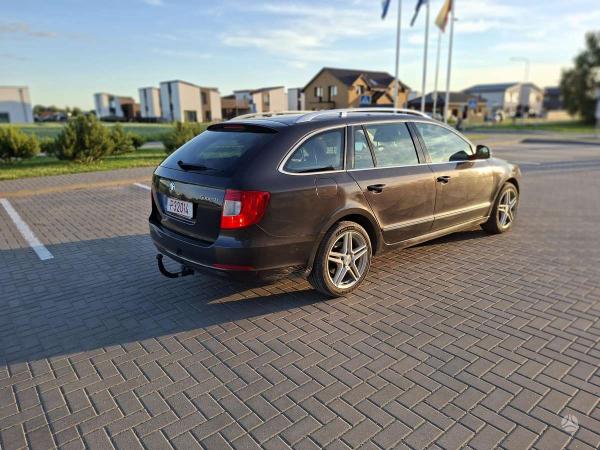 Pelēks Skoda SuperB 2011 Kauņa, ar dzinēja tilpumu 1.97 L un nobraukumu 320 tūkst. km par 4500 €, foto 10 vietnē AUTOMOTO.COM.LV