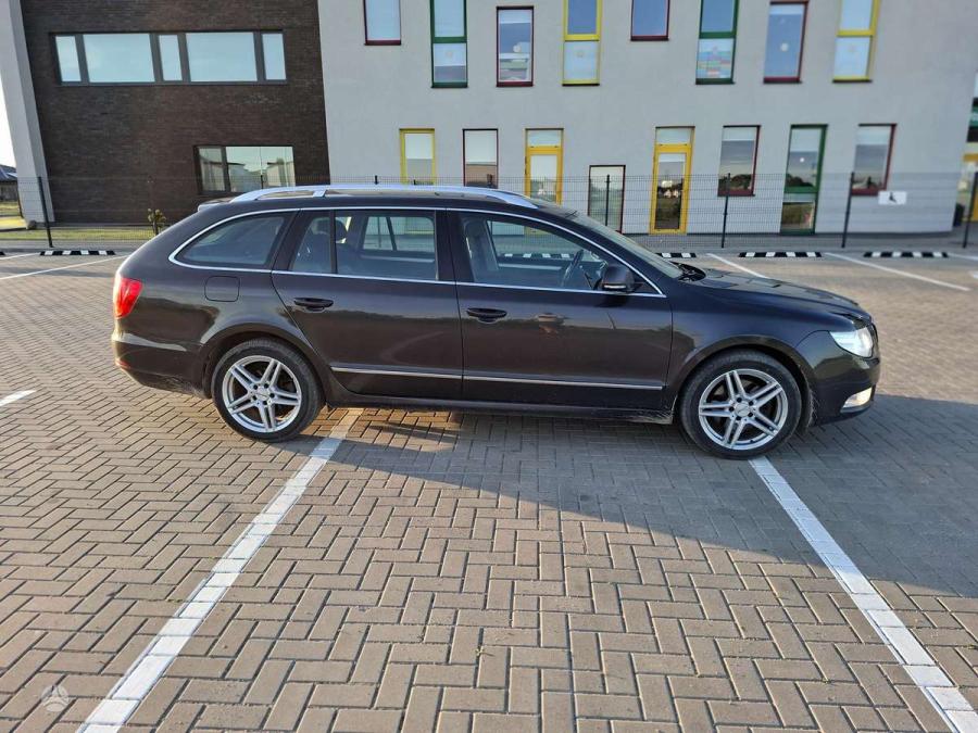 Pelēks Skoda SuperB 2011 Kauņa, ar dzinēja tilpumu 1.97 L un nobraukumu 320 tūkst. km par 4500 €, foto 13 vietnē AUTOMOTO.COM.LV