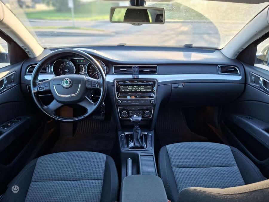 Pelēks Skoda SuperB 2011 Kauņa, ar dzinēja tilpumu 1.97 L un nobraukumu 320 tūkst. km par 4500 €, foto 14 vietnē AUTOMOTO.COM.LV