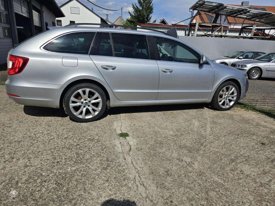 Grey Skoda SuperB 2011 in Utena, with an engine capacity of 1.97 L and mileage of 411 thousand km for 2999 €, photo 5 on AUTOMOTO.COM.LV