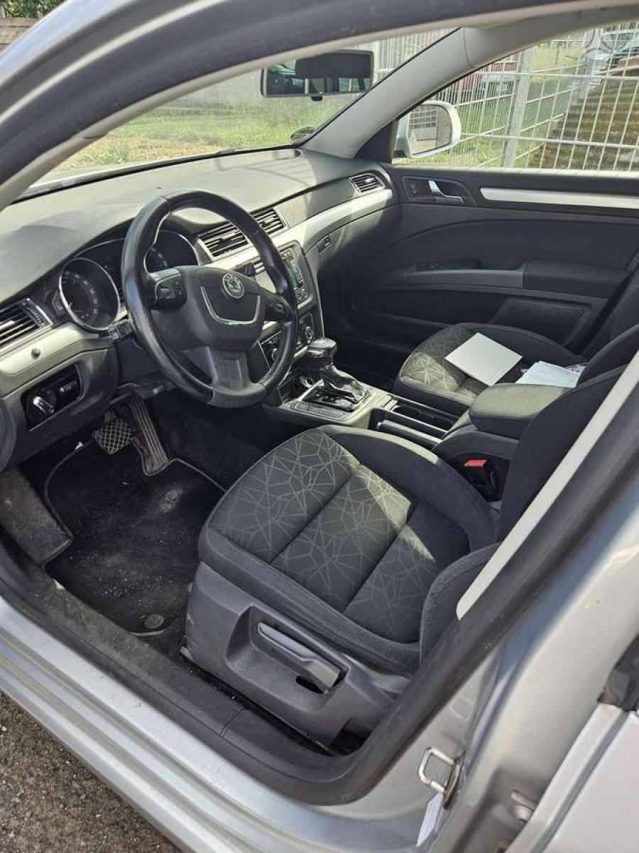 Grey Skoda SuperB 2011 in Utena, with an engine capacity of 1.97 L and mileage of 411 thousand km for 2999 €, photo 8 on AUTOMOTO.COM.LV
