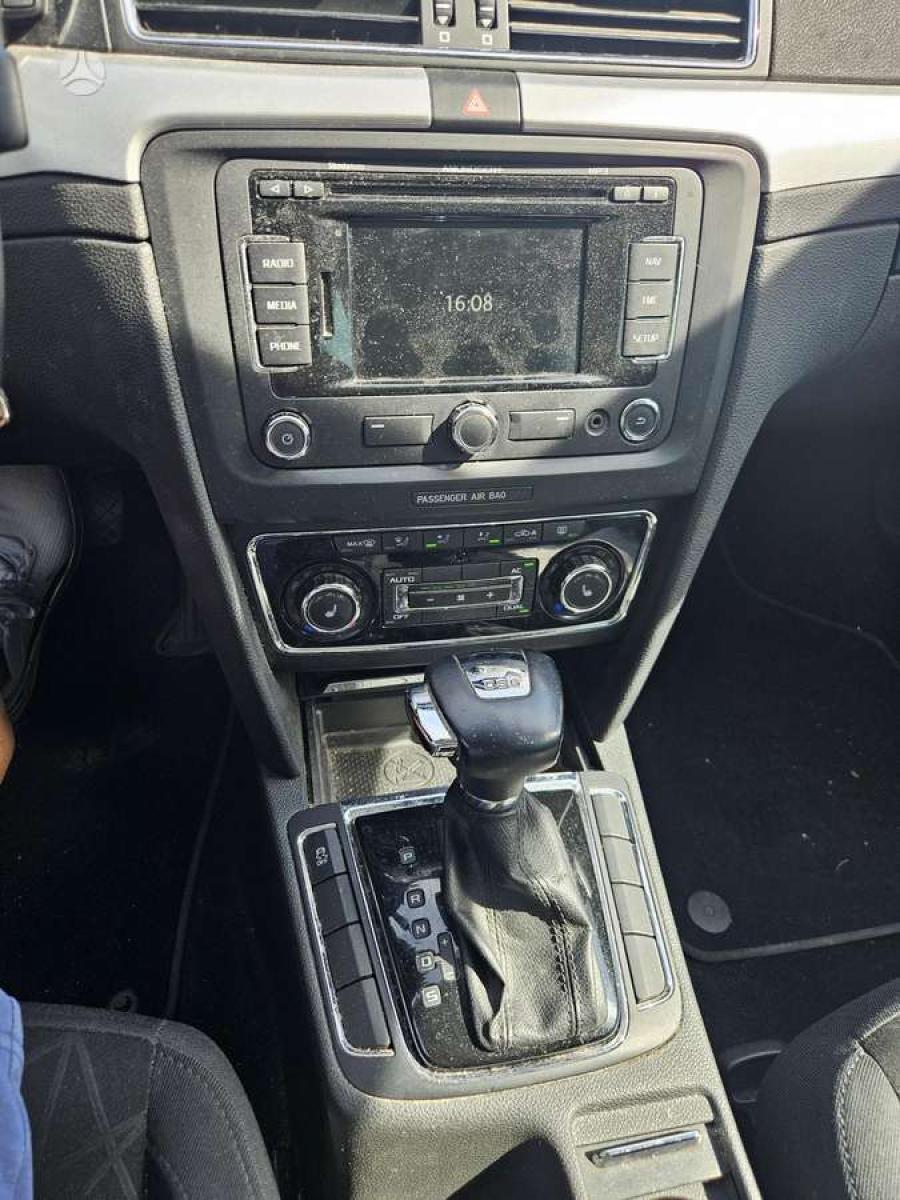 Grey Skoda SuperB 2011 in Utena, with an engine capacity of 1.97 L and mileage of 411 thousand km for 2999 €, photo 10 on AUTOMOTO.COM.LV