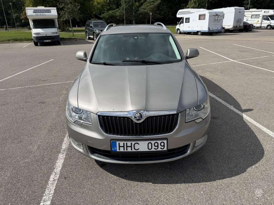 Pelēks Skoda SuperB 2011 Klaipėda, ar dzinēja tilpumu 1.97 L un nobraukumu 285 tūkst. km par 4825 €, foto 3 vietnē AUTOMOTO.COM.LV