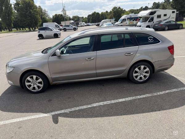 Skoda SuperB 2011 in Klaipeda on AUTOMOTO.COM.LV Grey Skoda SuperB 2011 in Klaipeda, with an engine capacity of 1.97 L and mileage of 285 thousand km for 4825 €, photo 5 on AUTOMOTO.COM.LV