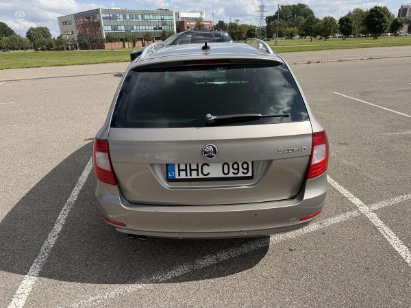 Skoda SuperB 2011 in Klaipeda on AUTOMOTO.COM.LV Grey Skoda SuperB 2011 in Klaipeda, with an engine capacity of 1.97 L and mileage of 285 thousand km for 4825 €, photo 6 on AUTOMOTO.COM.LV