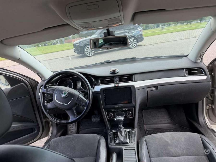 Pelēks Skoda SuperB 2011 Klaipėda, ar dzinēja tilpumu 1.97 L un nobraukumu 285 tūkst. km par 4825 €, foto 13 vietnē AUTOMOTO.COM.LV