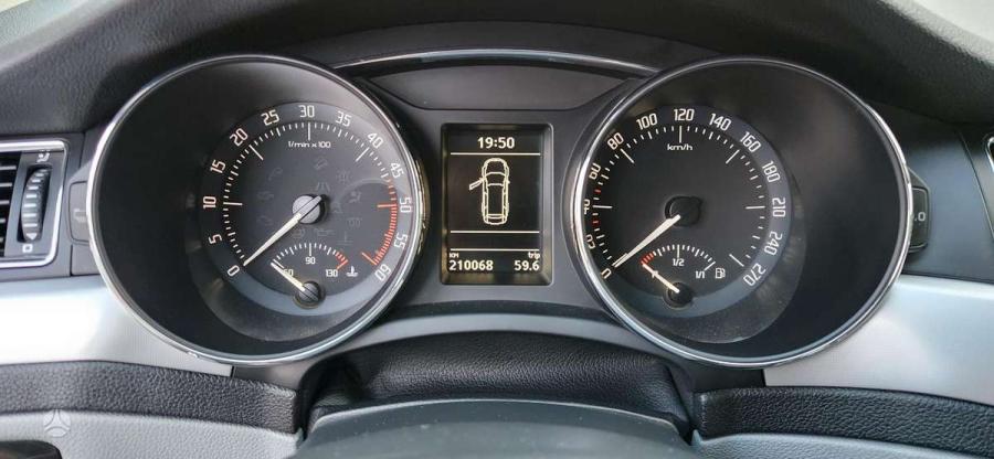 Grey Skoda SuperB 2011 in Vilnius, with an engine capacity of 1.97 L and mileage of 210 thousand km for 4650 €, photo 9 on AUTOMOTO.COM.LV