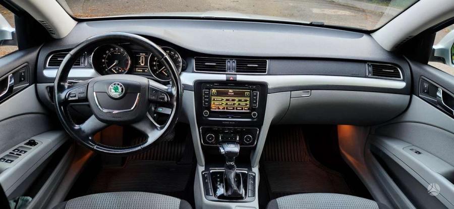 Grey Skoda SuperB 2011 in Vilnius, with an engine capacity of 1.97 L and mileage of 210 thousand km for 4650 €, photo 10 on AUTOMOTO.COM.LV