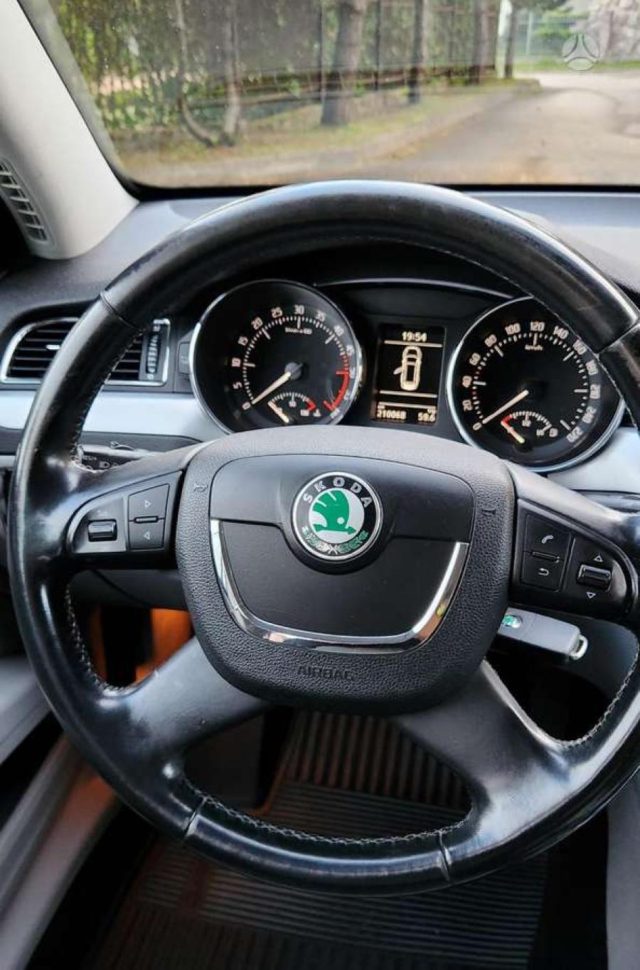 Grey Skoda SuperB 2011 in Vilnius, with an engine capacity of 1.97 L and mileage of 210 thousand km for 4650 €, photo 11 on AUTOMOTO.COM.LV