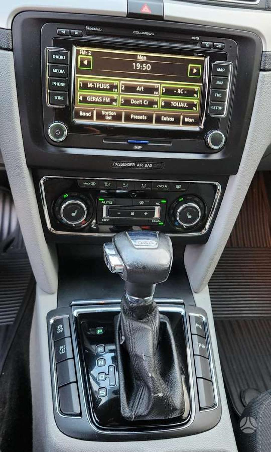 Grey Skoda SuperB 2011 in Vilnius, with an engine capacity of 1.97 L and mileage of 210 thousand km for 4650 €, photo 12 on AUTOMOTO.COM.LV