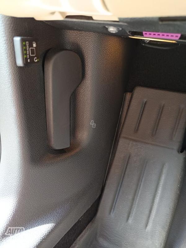Grey Skoda SuperB 2011 in Gargzdai, with an engine capacity of 1.80 L and mileage of 364 thousand km for 3100 €, photo 10 on AUTOMOTO.COM.LV