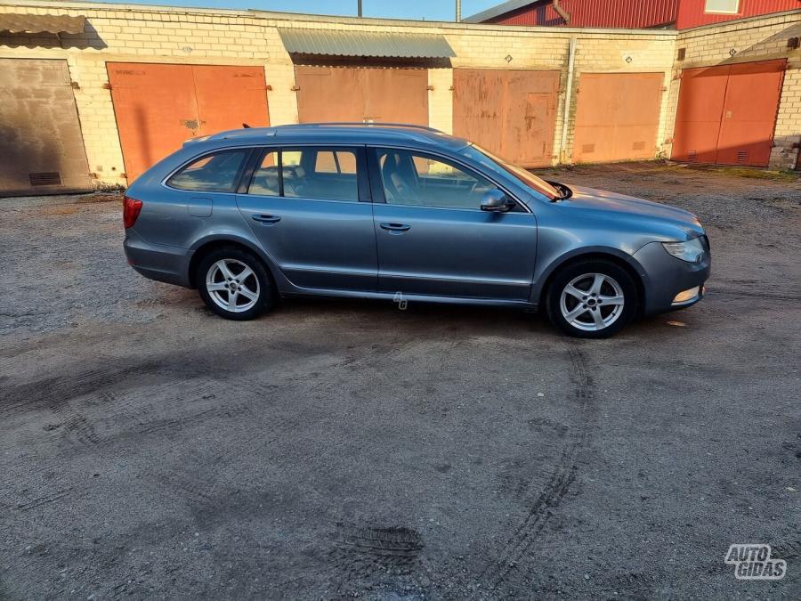 Pelēks Skoda SuperB 2011 Alīta, ar dzinēja tilpumu 1.60 L un nobraukumu 280 tūkst. km par 3650 €, foto 6 vietnē AUTOMOTO.COM.LV