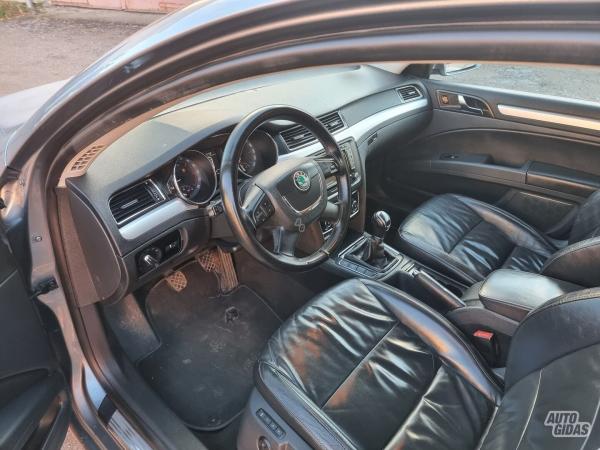 Pelēks Skoda SuperB 2011 Alīta, ar dzinēja tilpumu 1.60 L un nobraukumu 280 tūkst. km par 3650 €, foto 11 vietnē AUTOMOTO.COM.LV
