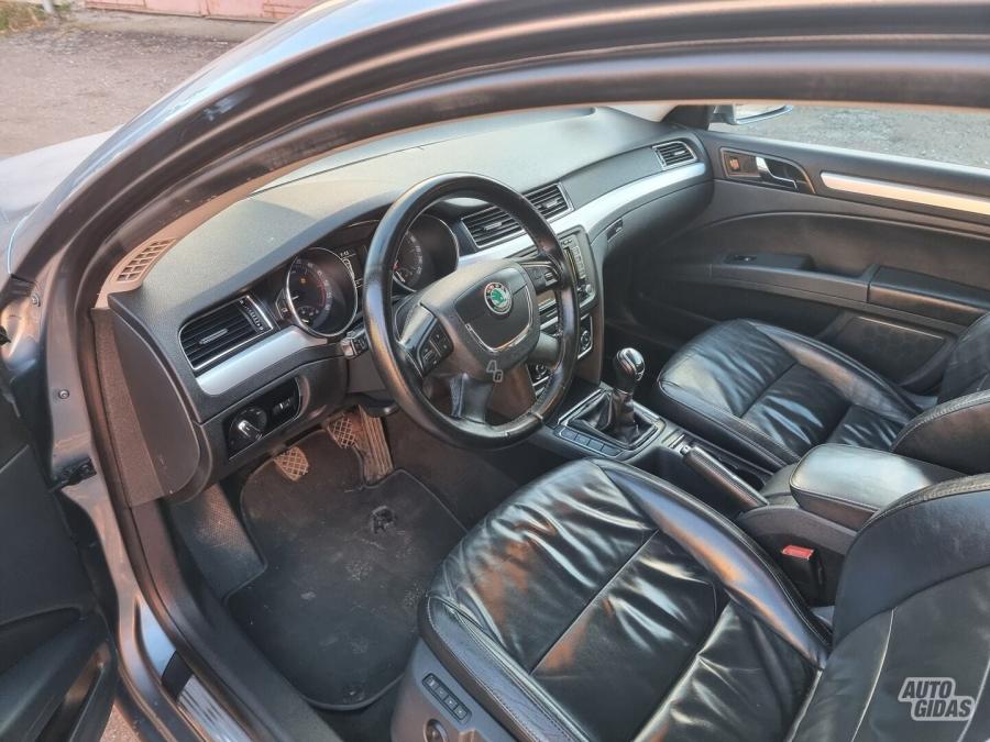 Pelēks Skoda SuperB 2011 Alīta, ar dzinēja tilpumu 1.60 L un nobraukumu 280 tūkst. km par 3650 €, foto 11 vietnē AUTOMOTO.COM.LV