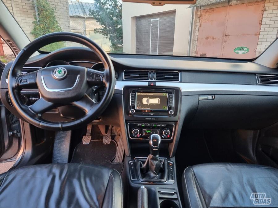 Pelēks Skoda SuperB 2011 Alīta, ar dzinēja tilpumu 1.60 L un nobraukumu 280 tūkst. km par 3650 €, foto 12 vietnē AUTOMOTO.COM.LV