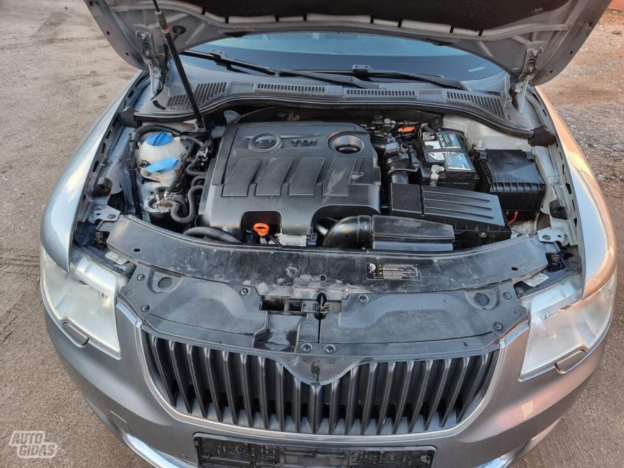 Pelēks Skoda SuperB 2011 Alīta, ar dzinēja tilpumu 1.60 L un nobraukumu 280 tūkst. km par 3650 €, foto 18 vietnē AUTOMOTO.COM.LV