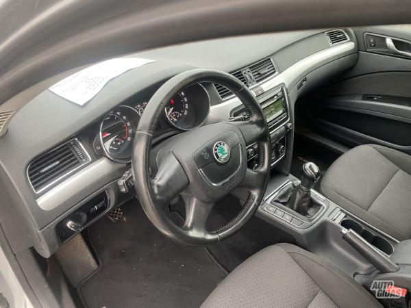 Grey Skoda SuperB 2012 in Marijampole, with an engine capacity of 1.60 L and mileage of 320 thousand km for 4000 €, photo 11 on AUTOMOTO.COM.LV