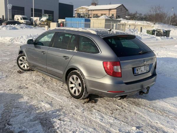 Pelēks Skoda SuperB 2012 Viļņa, ar dzinēja tilpumu 1.80 L un nobraukumu 314 tūkst. km par 3300 €, foto 3 vietnē AUTOMOTO.COM.LV