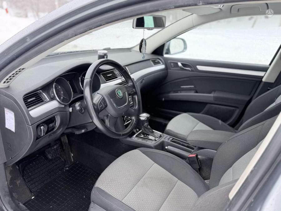 Grey Skoda SuperB 2012 in Vilnius, with an engine capacity of 1.80 L and mileage of 314 thousand km for 3400 €, photo 5 on AUTOMOTO.COM.LV