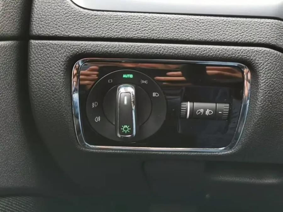 Grey Skoda SuperB 2012 in Kuldiga, with an engine capacity of 1.60 L and mileage of 256 thousand km for 6500 €, photo 15 on AUTOMOTO.COM.LV